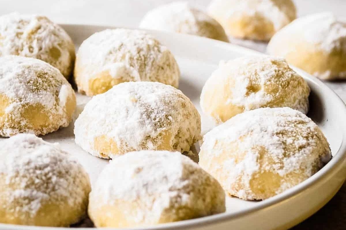 One Dozen Delicious Holiday Cookies You Need to Bake This Season
